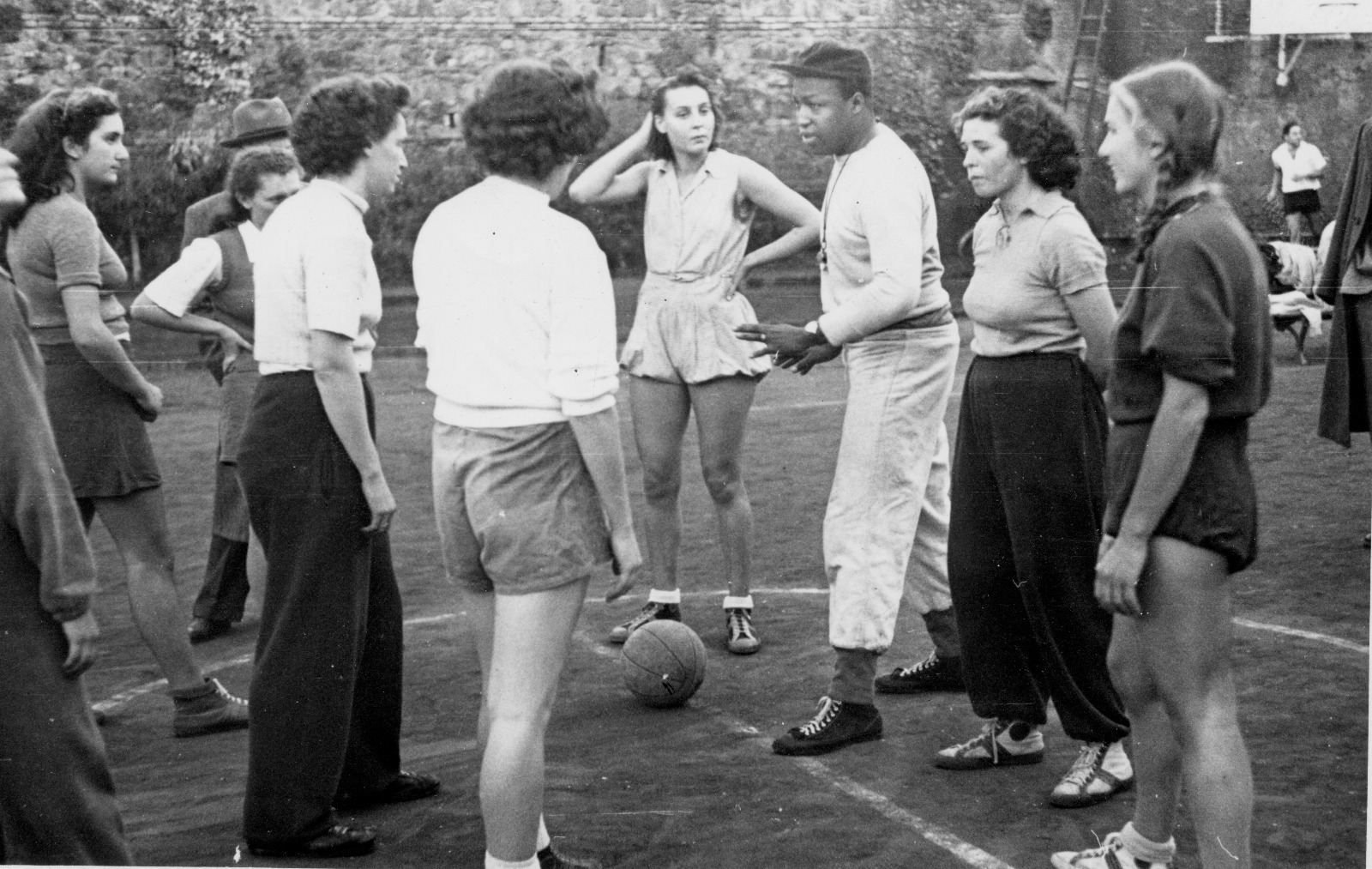 The Girls’ Team Game: Tales from 1920/1940s Italian Women’s Basketball ...
